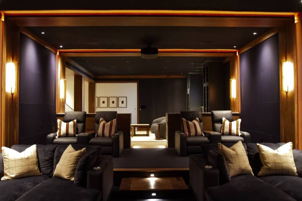 Premier GroupがL-Acousticsと提携し、素晴らしいホームシアターを新設 | ベステックオーディオ株式会社